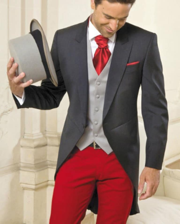 Comment choisir son costume de mariage en 2025